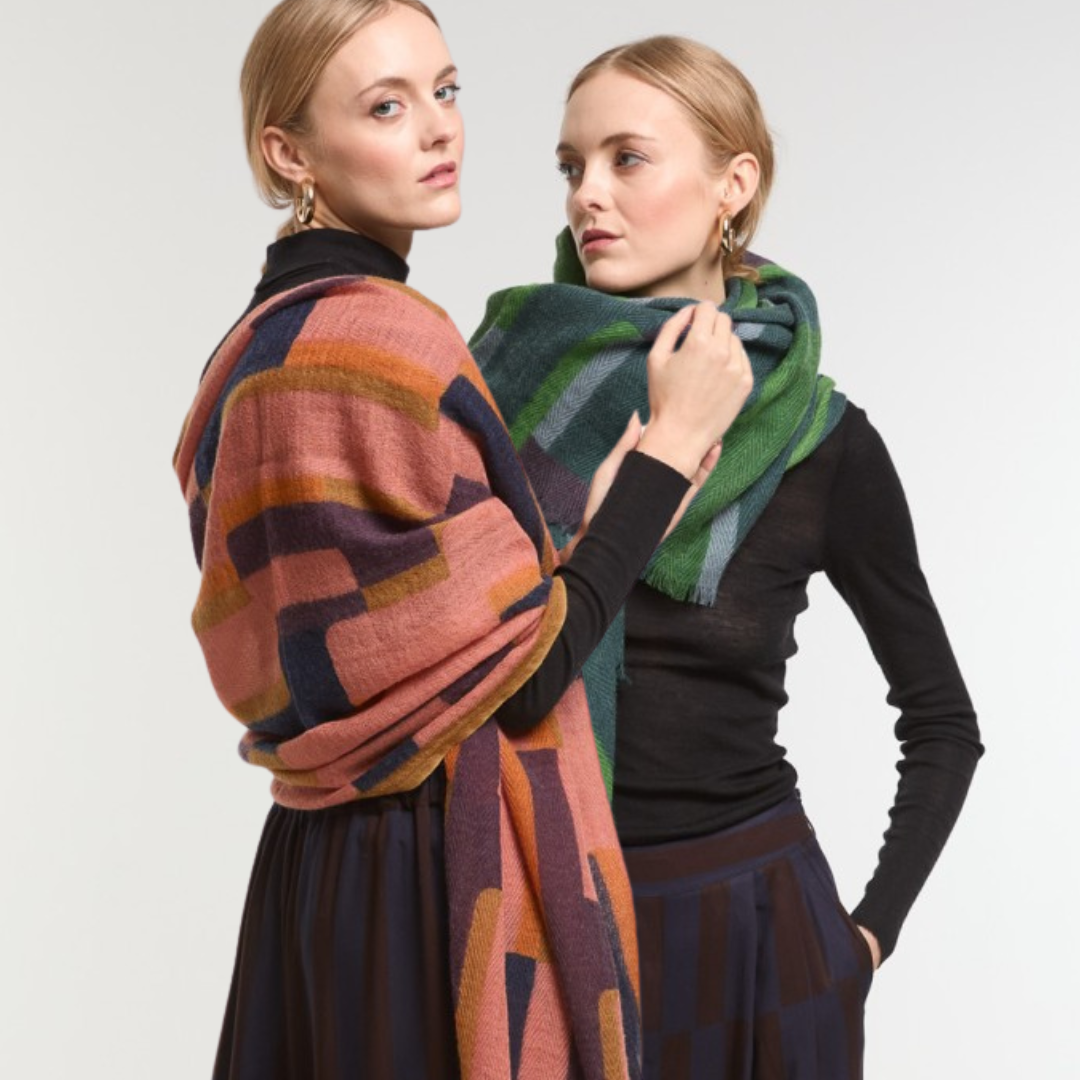 Uld/silke tørklæde Edom – 100x190 cm | Mapoesie | Køb hos PLINT – plint.dk